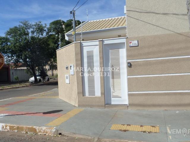 Casa Térrea com 2 Quartos para Alugar por R$ 1.700/mês
