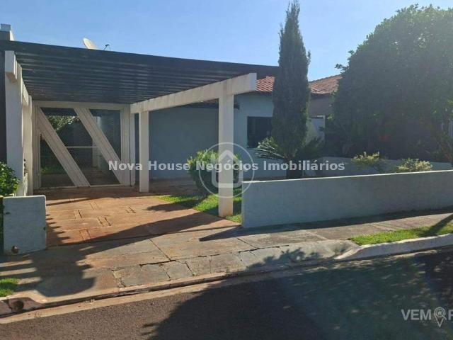 Casa Térrea com 2 Quartos para Alugar por R$ 2.600/mês