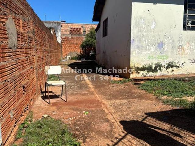 Casa Térrea com 2 Quartos para Alugar por R$ 900/mês