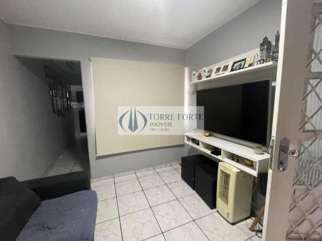 Casa térrea com 2 quartos, 1 vaga, na Vila Formosa