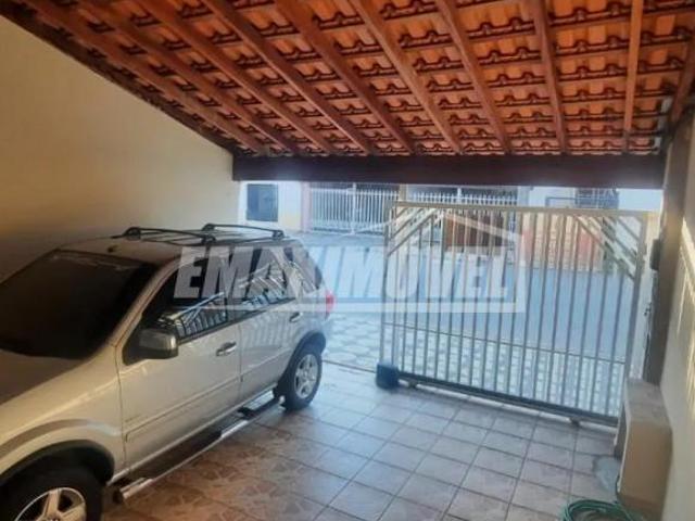 Casa térrea com 2 Quartos, 2 vagas e Quintal no Jd. Morumbi!