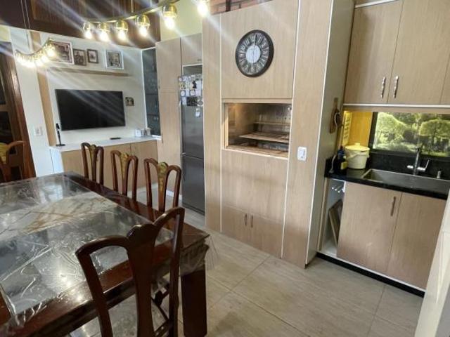 Casa térrea com 2 suítes com amplo pátio