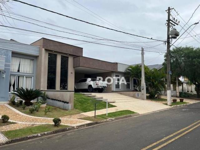 Casa térrea com 2 suítes + escritório