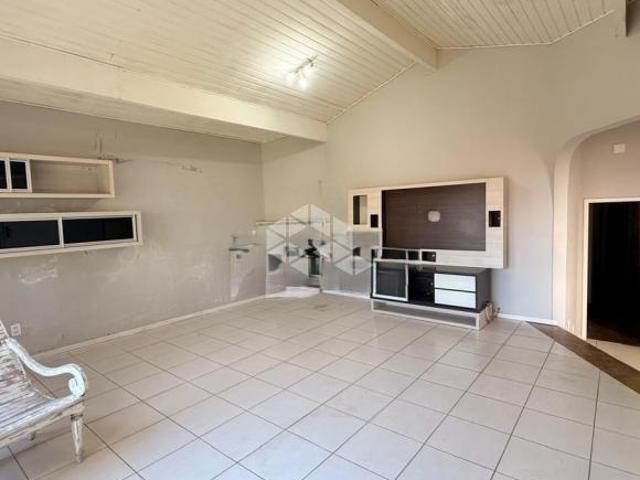 Casa térrea com 300m², 3 dormitórios, 1 suíte e pátio amplo Tristeza/ ZS POA