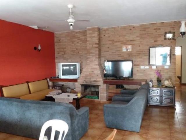 Casa térrea com 360m² de terreno à venda e com 3 quartos