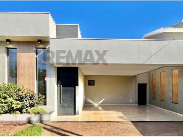 Casa Térrea, com 360m² de Terreno, Conforto e Integração para Sua Família, com 3 suítes na Ribeirâ