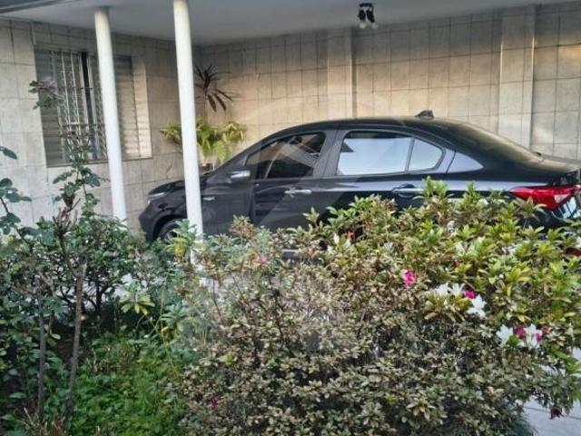 Casa térrea com 480 mts², 3 dormitórios, terraço com churrasqueira, 1 vaga, na Casa Verde