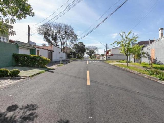 Casa Térrea com 480m² de Terreno e Edícula no Barreirinha Espaço, Versatilidade e Valorização