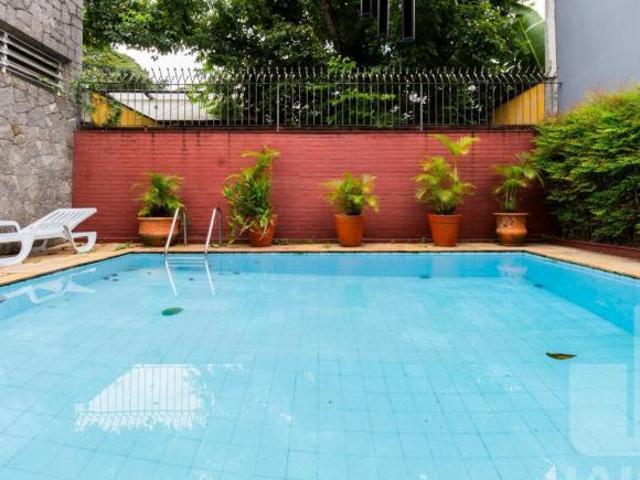 Casa Térrea com 493 metros bem distribuídos, 3 dormitórios e 3 vagas