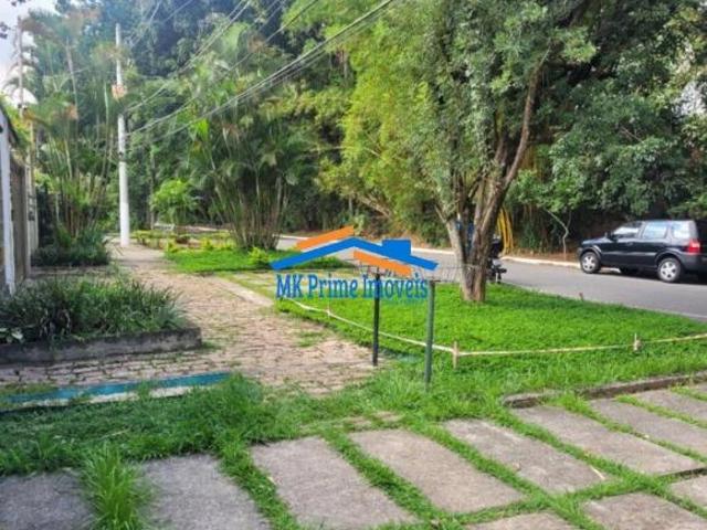 Casa Térrea com 4 Dorm. sendo 1 Suíte Piscina Continental