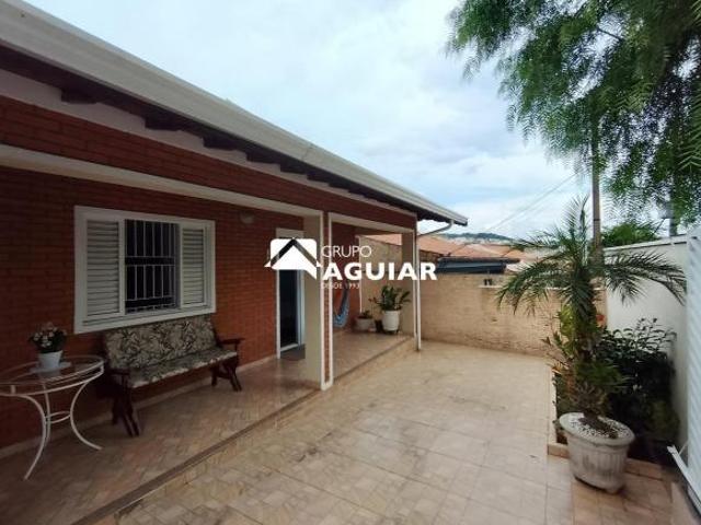 Casa térrea com 4 dormitórios à venda