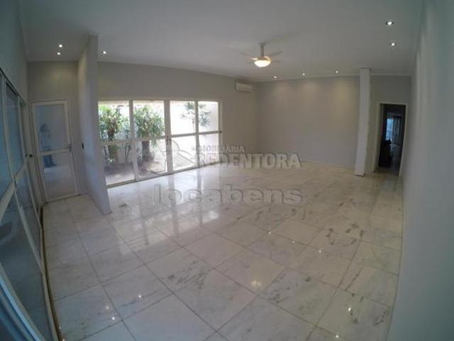 Casa térrea com 4 dormitórios Damha I