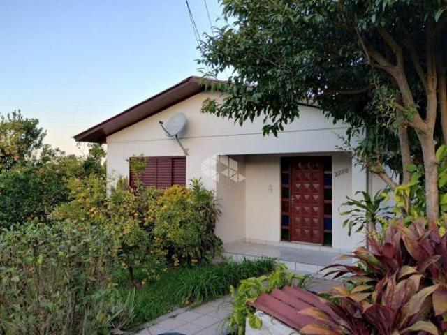 Casa Térrea com 4 Dormitórios em Terreno de 561,92 m² Petropolis / Novo Hamburgo