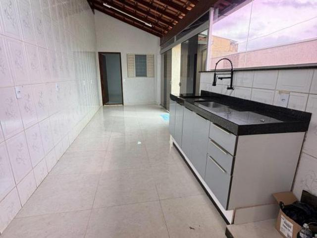 Casa térrea com 4 dormitórios em condomínio fechado