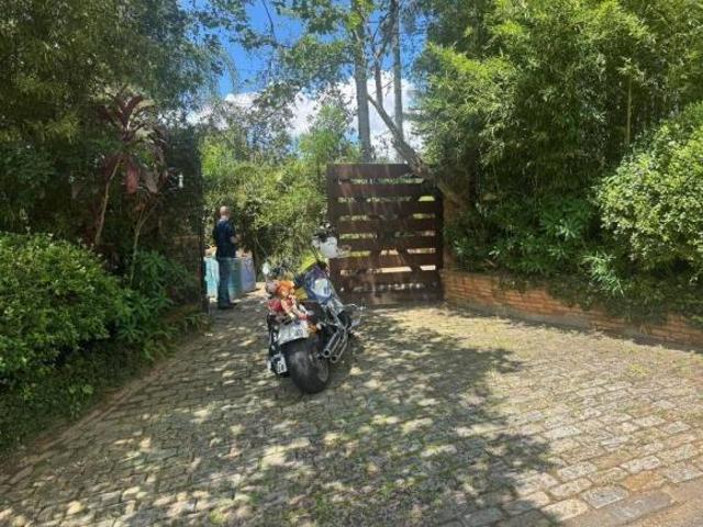 CASA TÉRREA COM 4 DORMITÓRIOS EM EMBU DAS ARTES