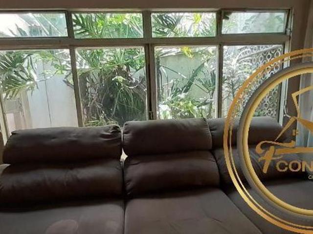 Casa térrea com 4 dormitórios na Vila Regente Feijó