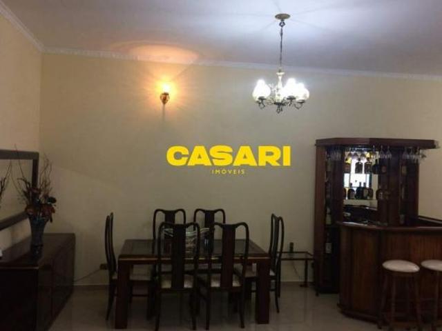 Casa térrea com 4 dormitórios, piscina e amplo terreno à venda – Diadema/SP
