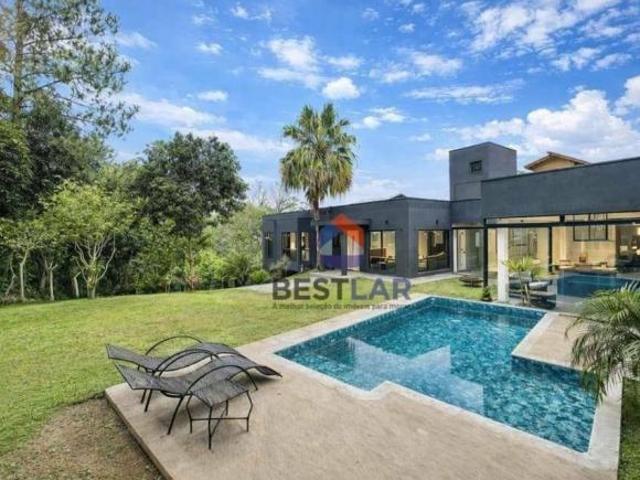 Casa térrea com 4 dormitórios, sendo 3 suítes, com APP*, e valor abaixo do mercado, disponível pra