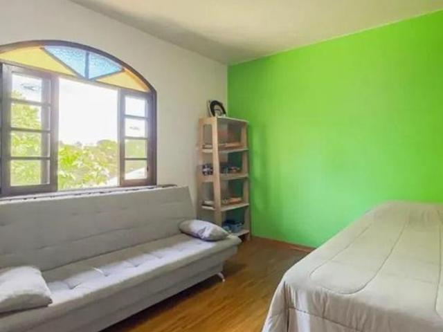 Casa térrea com 4 dormitórios, suíte e 2 vagas
