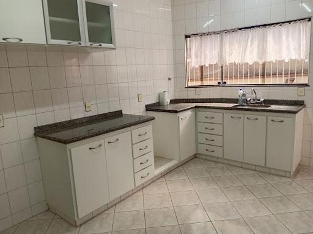 Casa térrea com 4 quartos à venda, 294 m² por R$ 1.350.000 Cidade Luiza Jundiaí/SP