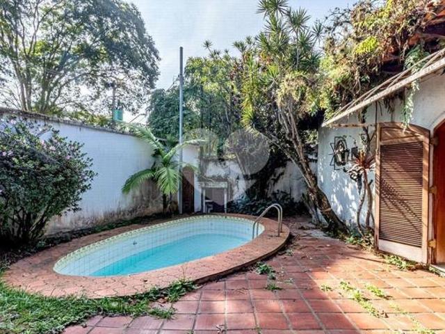 Casa térrea com 4 quartos à venda em Alto de pinheiros SP