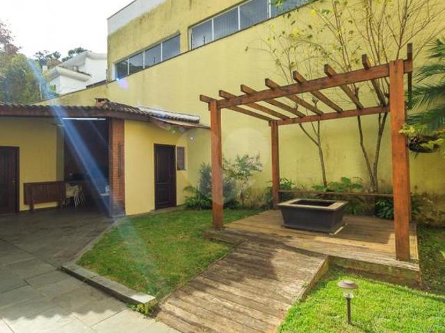 Casa térrea com 4 quartos à venda em Jardim Marajoara SP