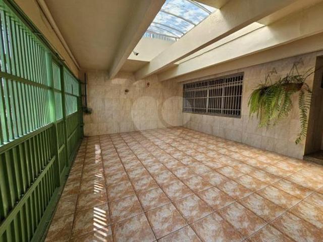 Casa térrea com 4 quartos à venda em Jardim Guanca SP