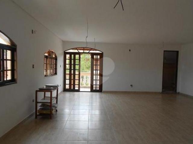 Casa térrea com 4 quartos à venda em Parque edu chaves SP