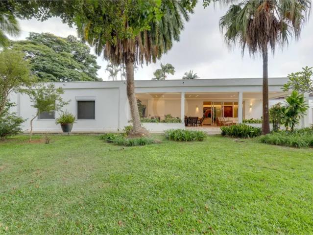 Casa Térrea à venda ou para alugar com 4 suítes em Alto da Boa Vista, São Paulo SP