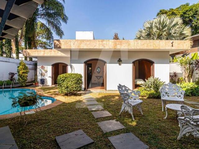 Casa térrea com 4 quartos Alto de Pinheiros