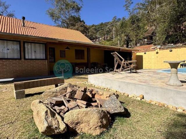 Casa terrea com 4 quartos Centro Santo Antônio do Pinhal