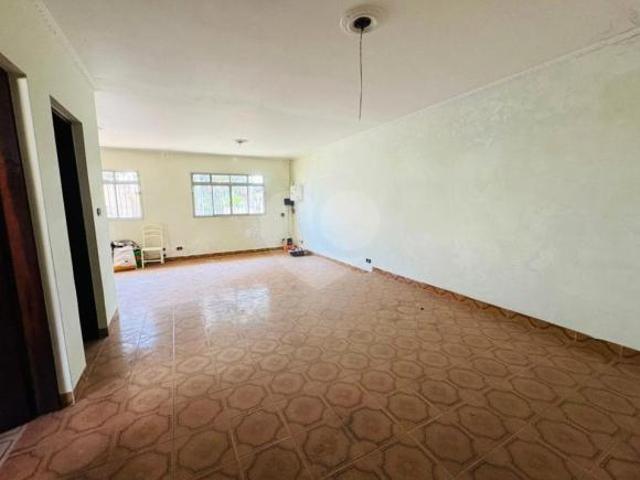Casa Térrea com 4 quartos e 3 vagas de garagem