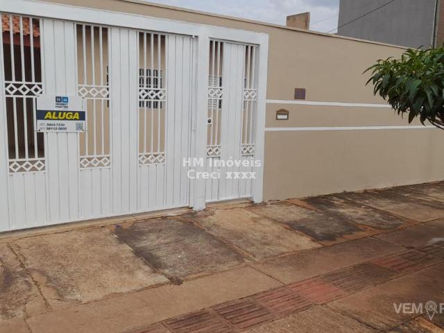 Casa Térrea com 4 Quartos para Alugar por R$ 2.500/mês