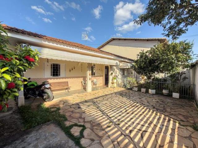 CASA TÉRREA COM 4 QUARTOS, PISCINA E CHURRASQUEIRA COND. MIRANTE DAS PAINEIRAS