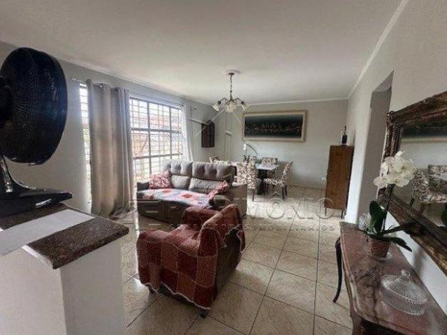 CASA TERREA COM 4 QUARTOS SENDO 1 SUITE TRUJILO