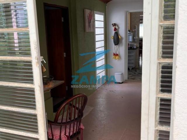 CASA TÉRREA COM 4 QUARTOS 2 SUITES, COM 215M¹ AC E 1.200M² AT MUITO BEM LOCALIZADA