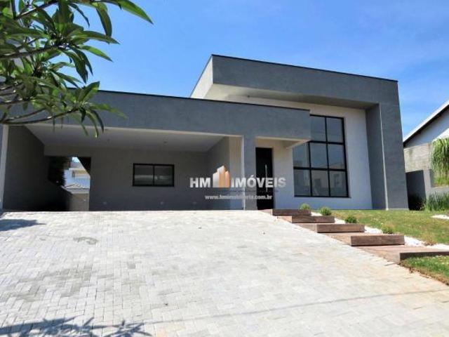 Casa Térrea com 4 suítes, 6 banheiros, despensa, 2 salas, cozinha integrada, área gourmet completa