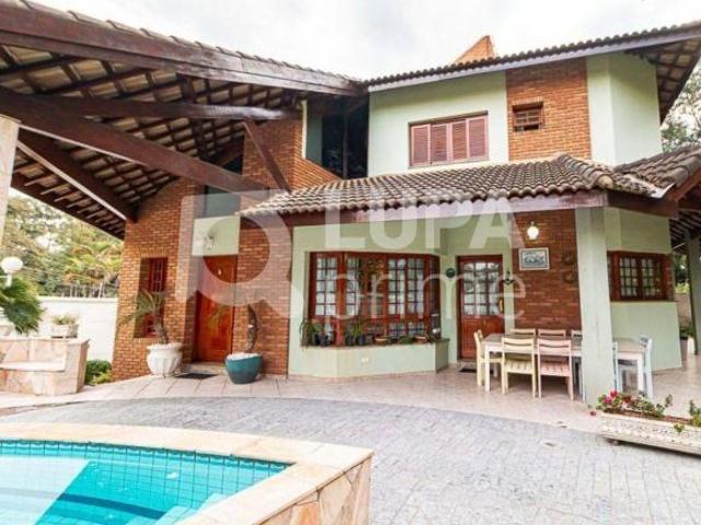 Casa térrea com 4 suítes à venda no Barro Branco!