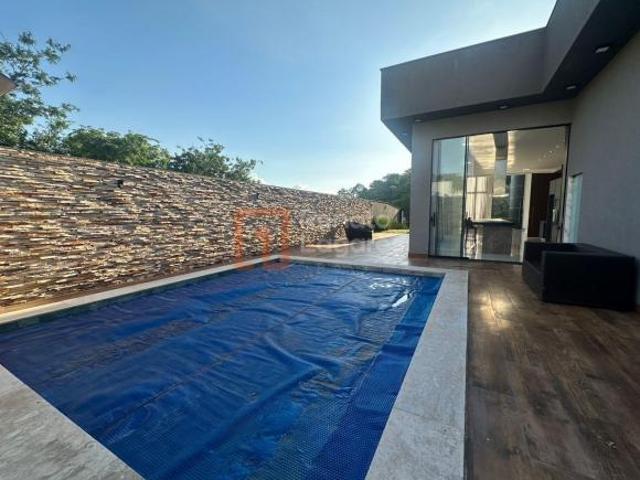 Casa térrea com 4 suítes e piscina aquecida no Condomínio do Lago