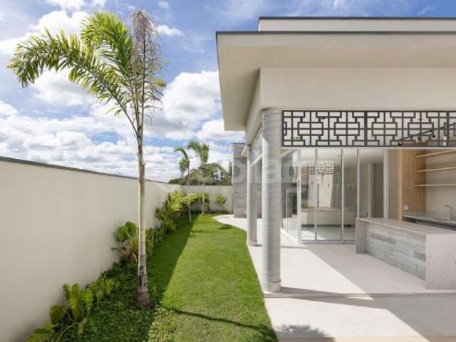 Casa térrea com 4 suítes em Vinhedo SP condomínio Arboretum