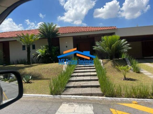 Casa Térrea com 4 Suítes, Mobiliada com 900m² no Alphaville Residencial 5
