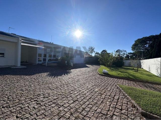 Casa Térrea com 4 suítes para Alugar, 569m² por R$ 22.000,00/mês Cond. Flamboyant Atibaia/SP