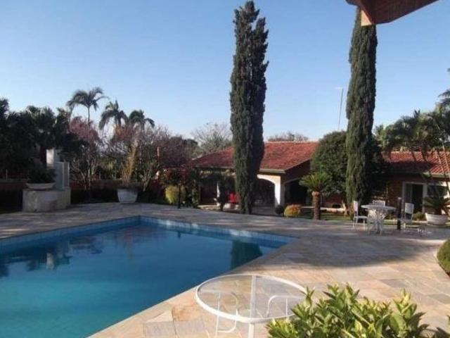 Casa térrea com 4 suítes, piscina, área gourmet, no bairro Vila Giglio em Atibaia SP