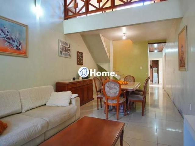 Casa Térrea com 5 dormitórios, Amplo Terreno de 300m² Bairro Santa Rosa