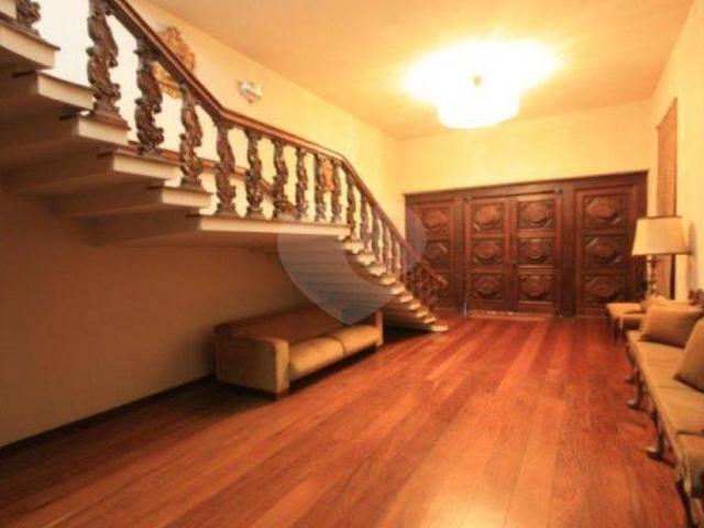 Casa térrea com 5 quartos à venda em Jardim Everest SP