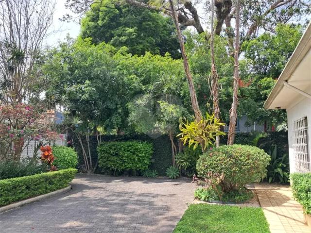 Casa Térrea à venda ou para alugar com 5 quartos, sendo 2 suítes, em Granja Julieta, São Paulo SP