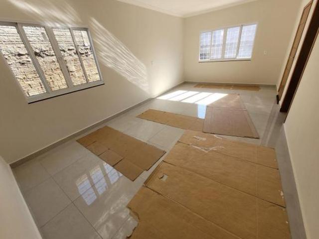 Casa térrea com 600m², 3 quartos, 1 suíte, 12 vagas e quintal em Ângulo/PR