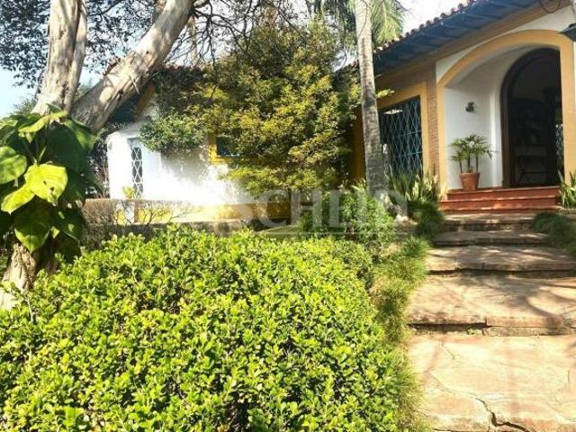 Casa Térrea com 770m de terreno à Venda no Jardim Petrópolis SP