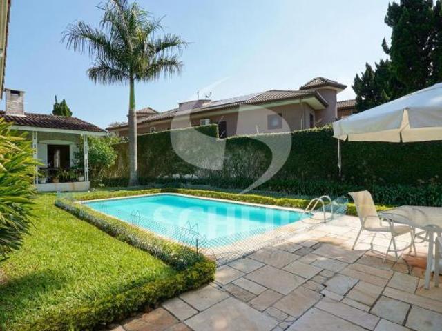 Casa Térrea com 961m de terreno à Venda no Bolsão de Interlagos, Espaço e Conforto em um Só Lugar!