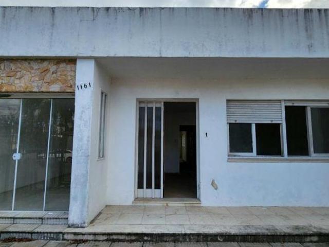Casa térrea com ambientes amplos próximo ao Hospital Universitário residencial Centro Pelotas